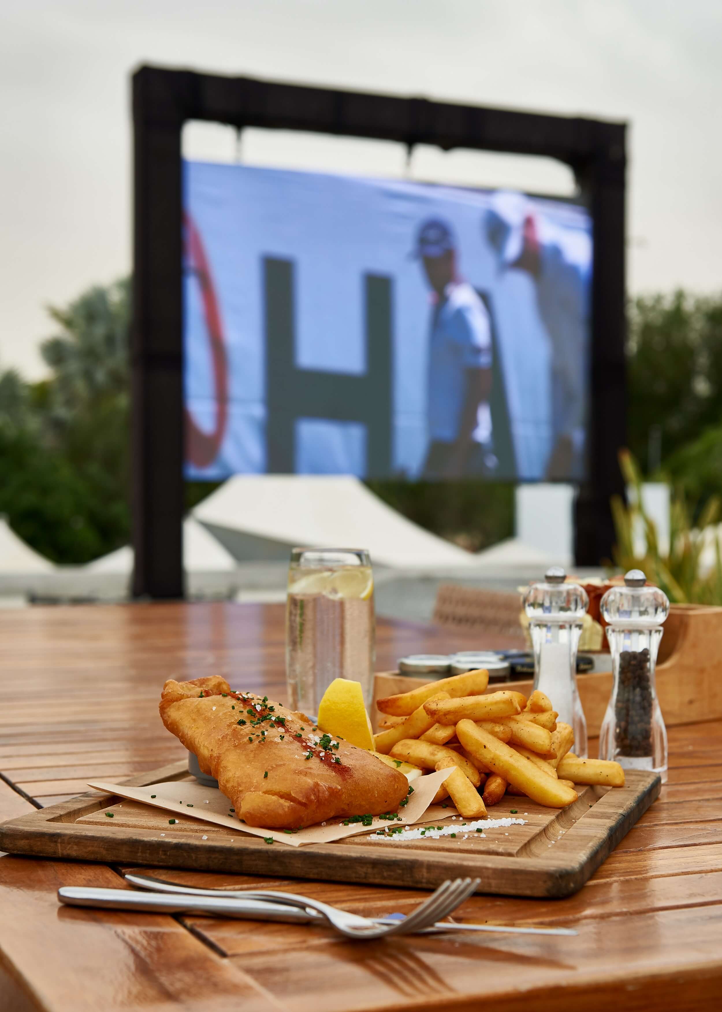 Spike Sports Bar & Terrace: Emirates Golf Club | Dubai Golf